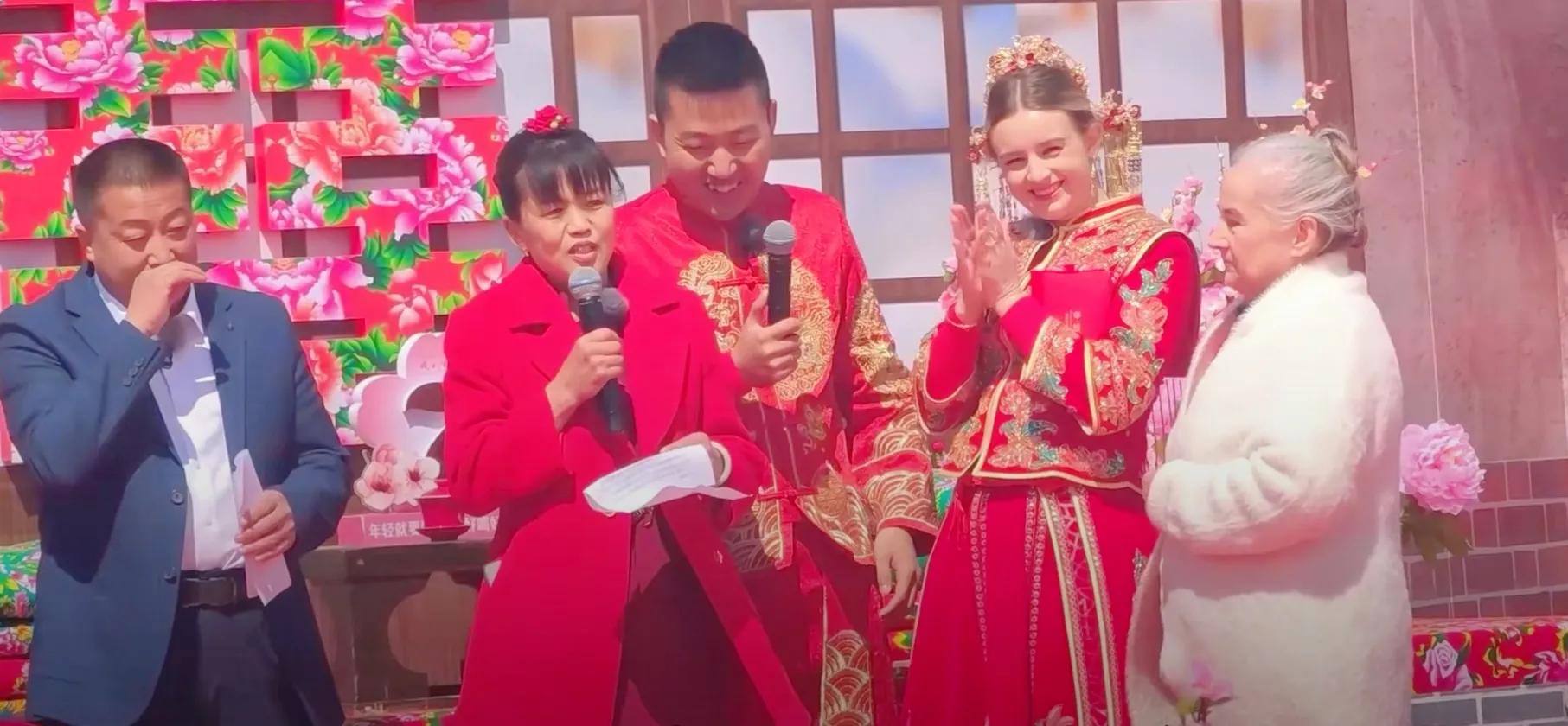 Ah Nan carried the big sedan chair eight times to marry Xiao Dasha ...