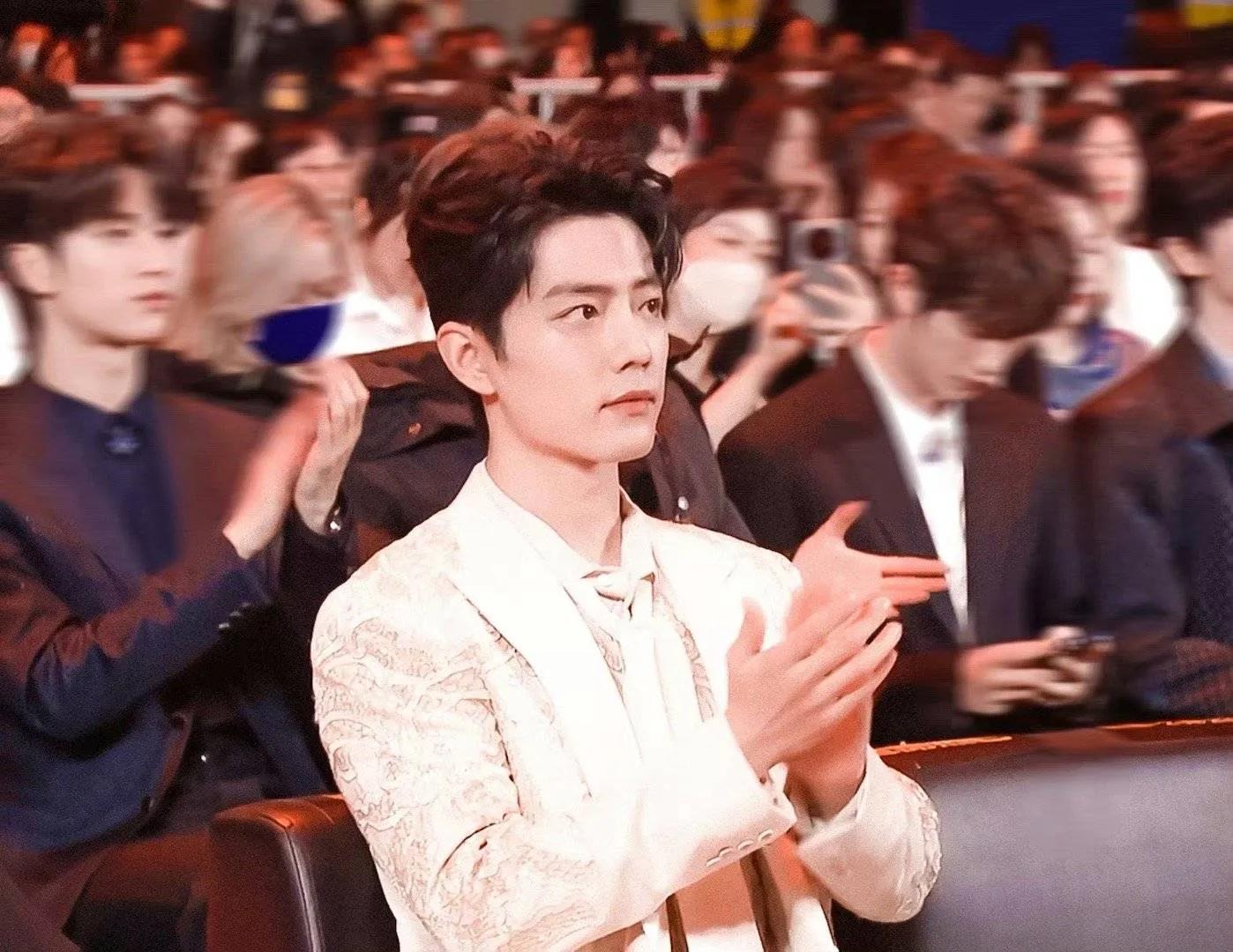 Weibo Night: Gu Yiye is written on the teleprompter, why does Xiao Zhan ...