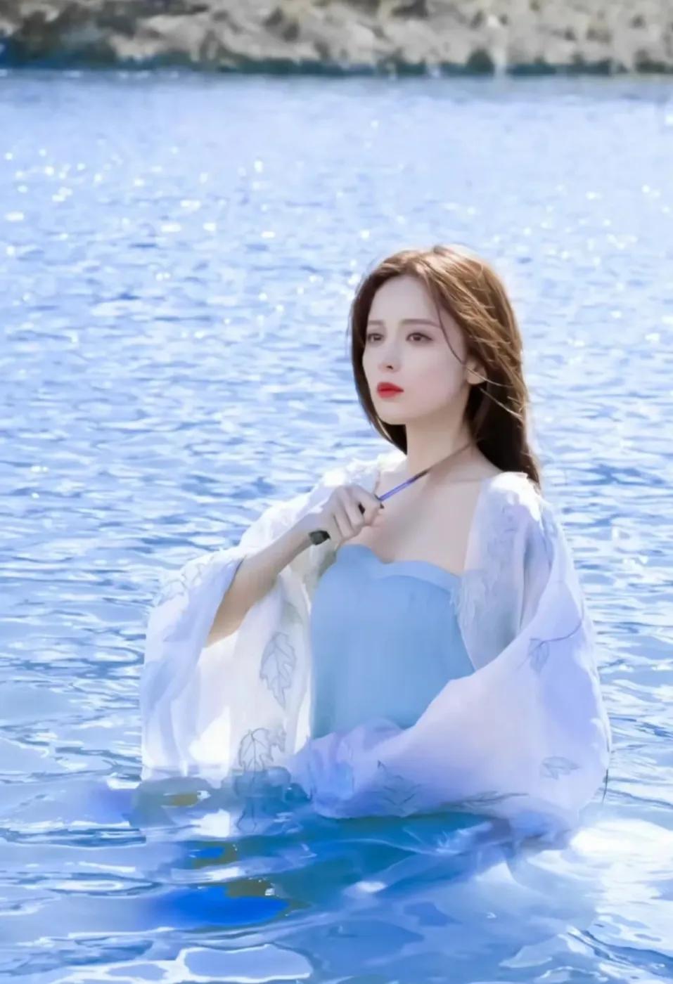 The beautiful cosplay of Zhao Liying and Guli Nazha is simply ...