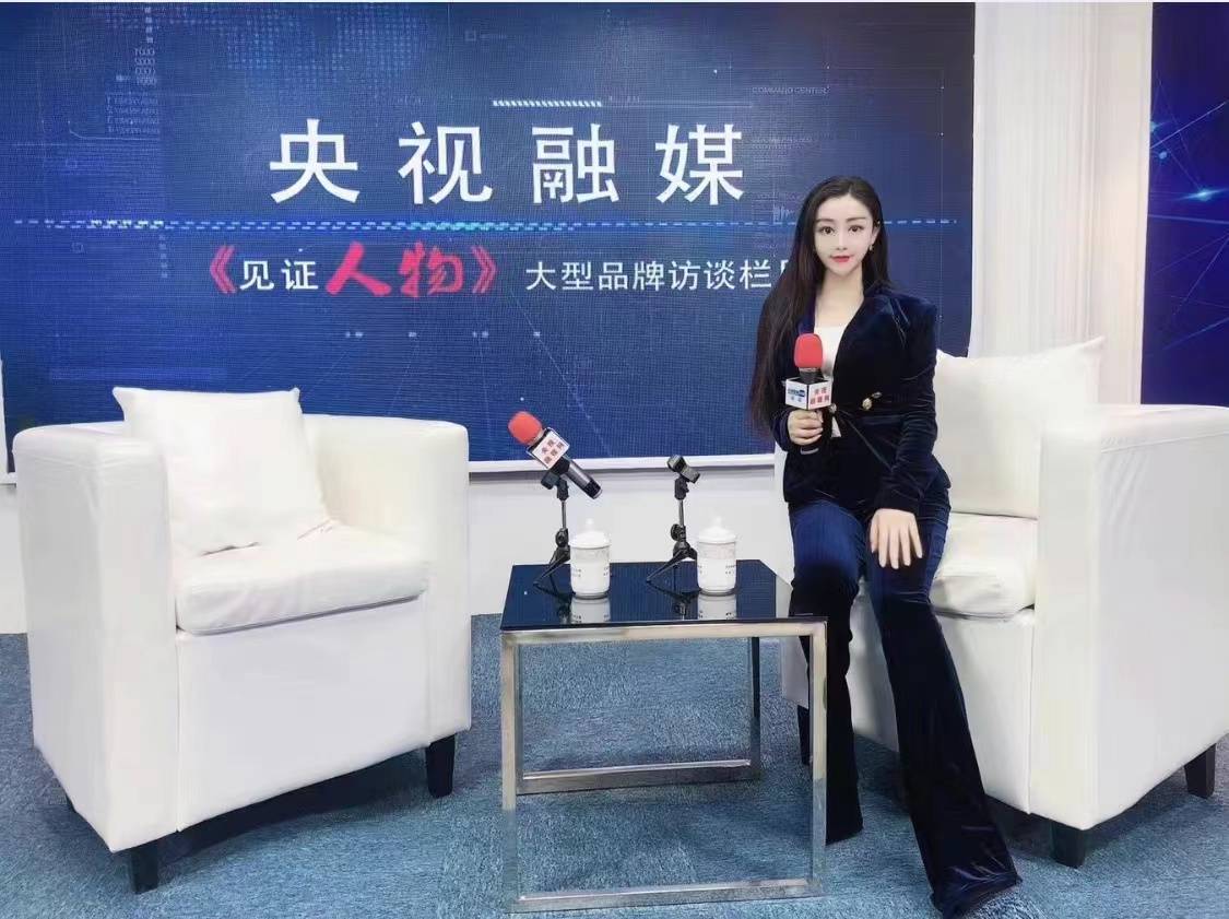 Host Li Xue creates brilliance with love - iNEWS
