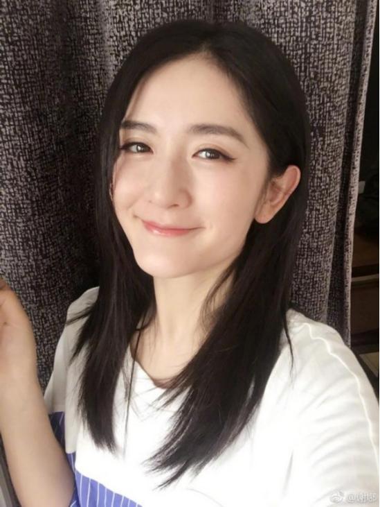 41-year-old Xie Na has changed a lot!The cheeks are uneven, the chin ...