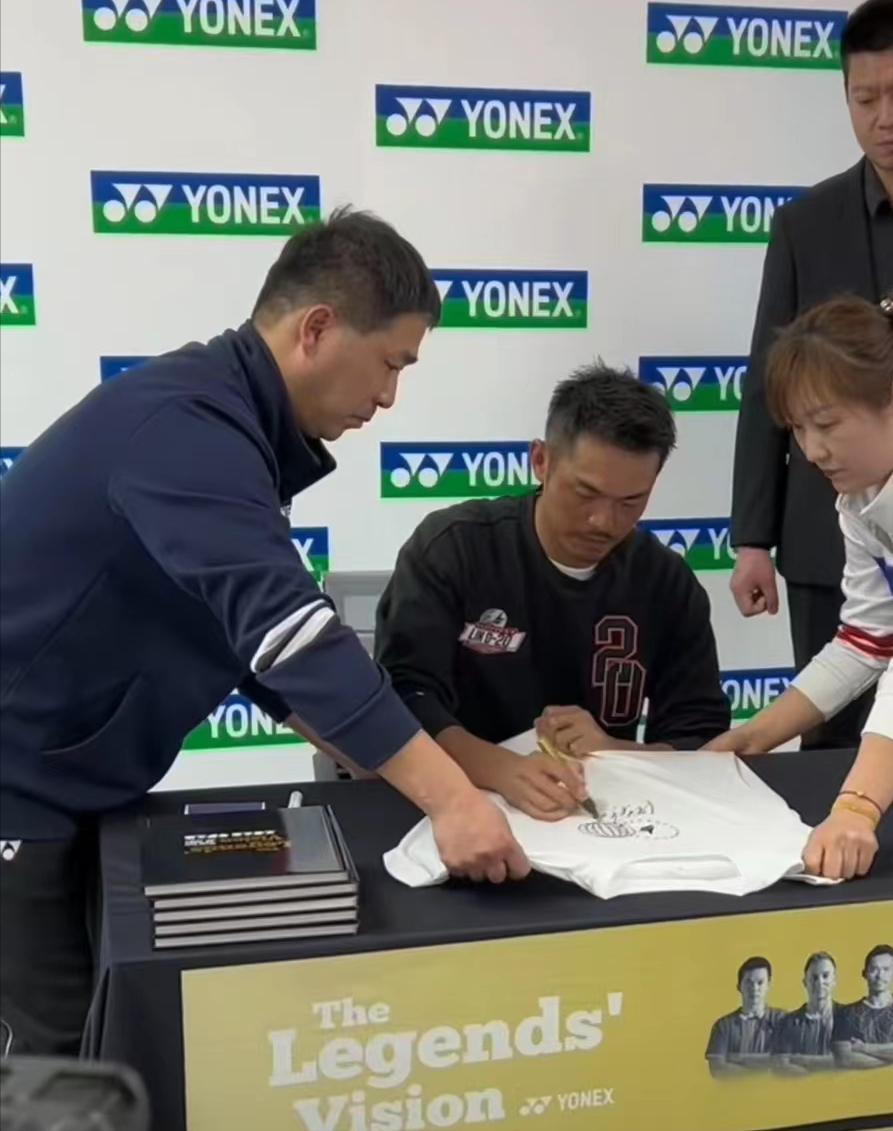Lin Dan's retired life is colorful! Appear on the badminton court with ...