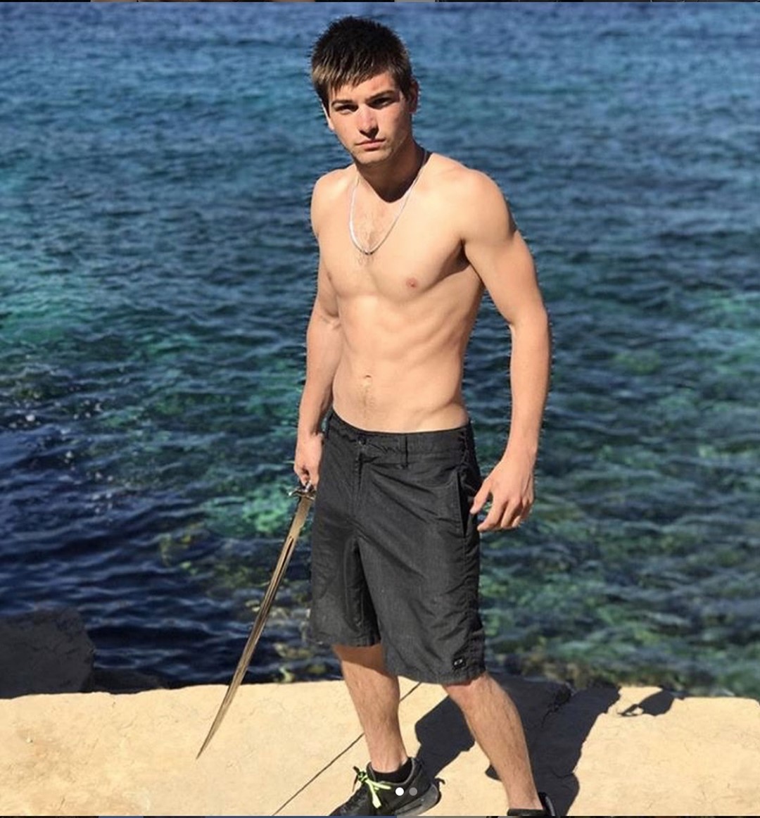 Rainbow circle famous straight man - Johnny Rapid - iNEWS