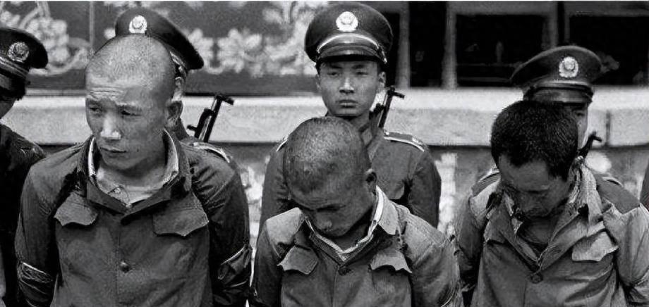 Real footage of the execution of the major general's son in 1979! He ...