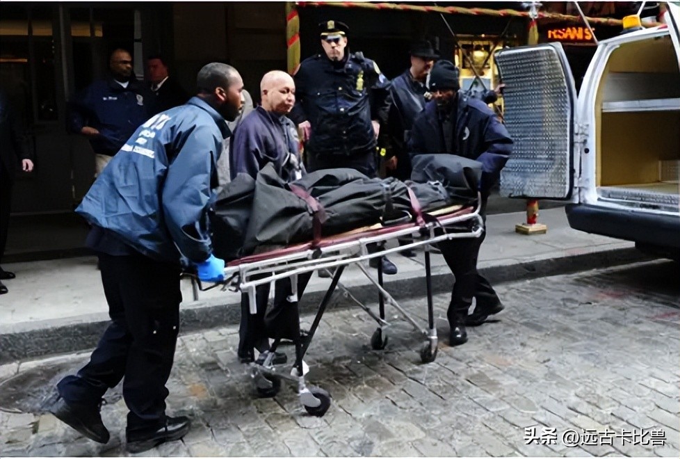 He witnessed a battle with aliens that killed 60 people and had his ...