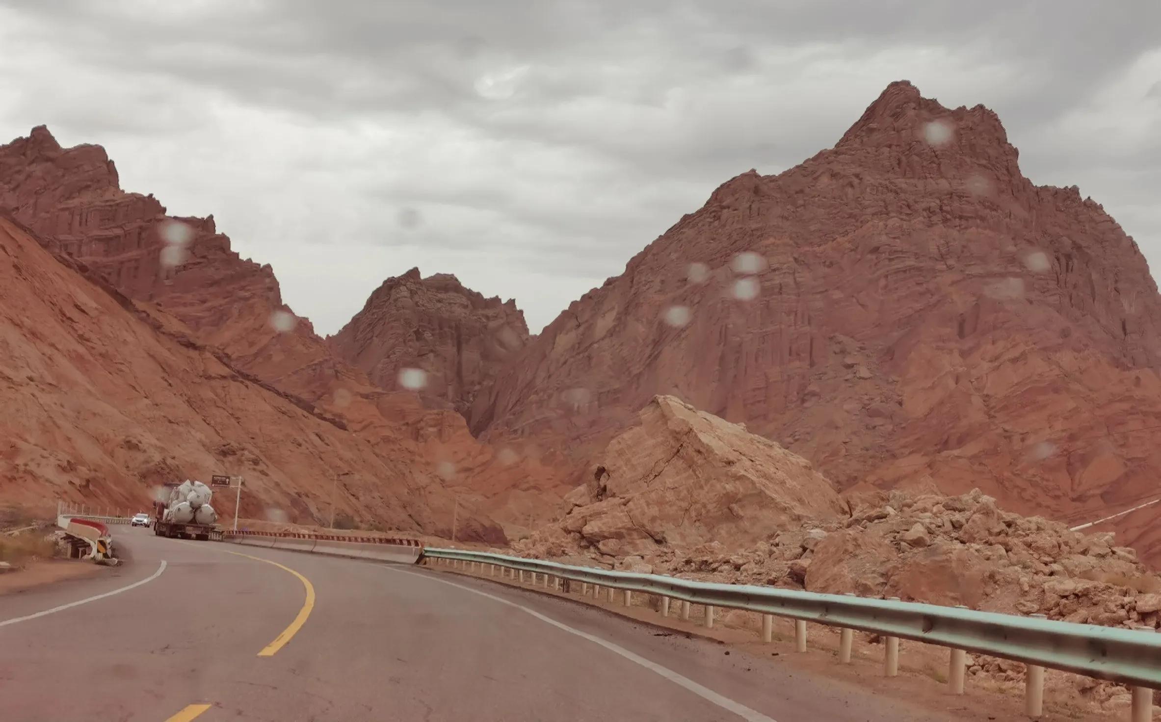Xinjiang section of "The Great Wall": walking through the "Duku Highway ...