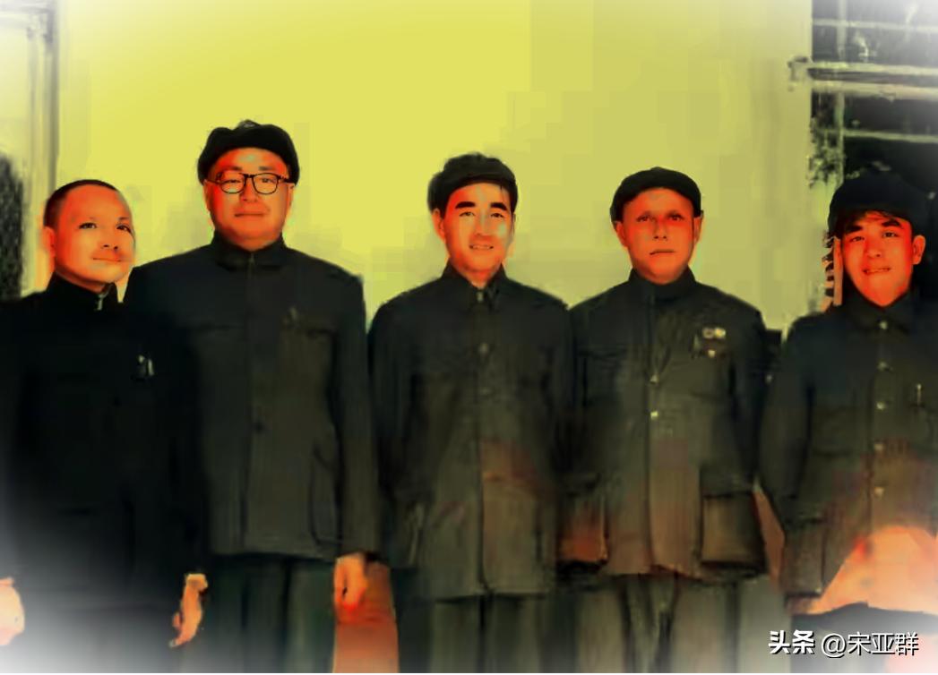 Rare photo: Group photo of the leaders of the second and fourth fields ...