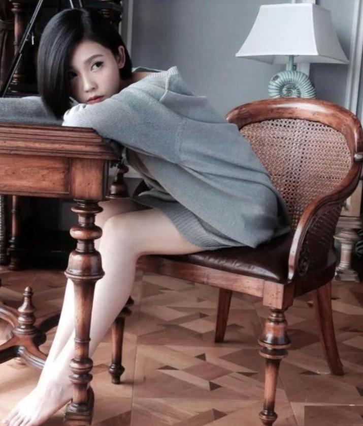 Yang Zishan, sexy and beautiful, full of femininity - iNEWS