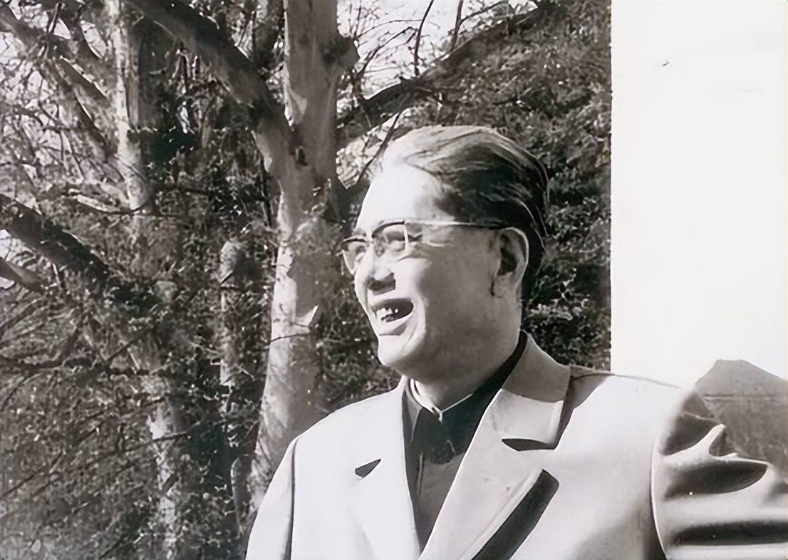 In 1976, Huang Hua questioned why Qiao Guanhua was dismissed suddenly ...