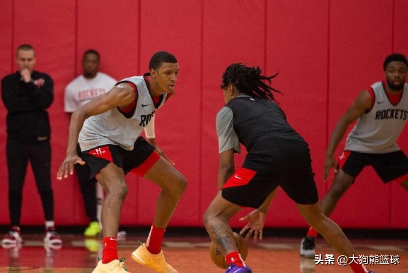 What is missing!Rocket Martin is training hard to shoot, but he is not ...