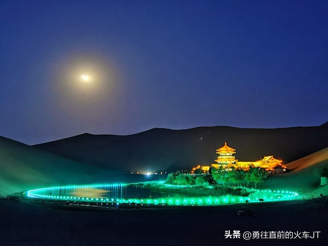 Crescent Spring: A Unique Cultural and Natural Scenery - iNEWS