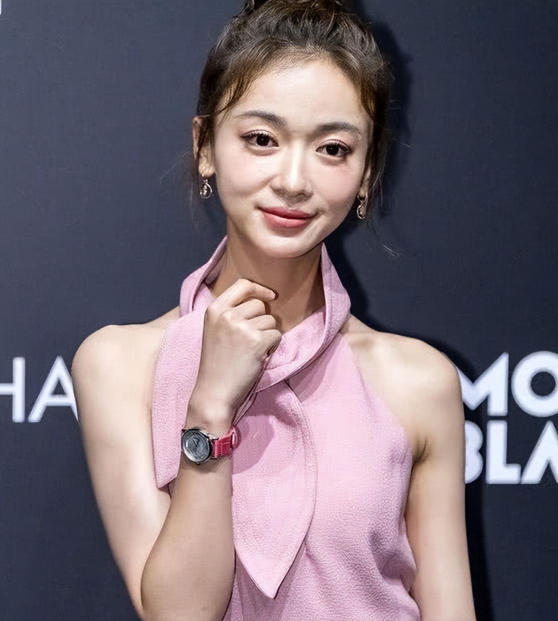 Li Xiaoran's chest, Xu Qing's buttocks, these round and jade-like ...