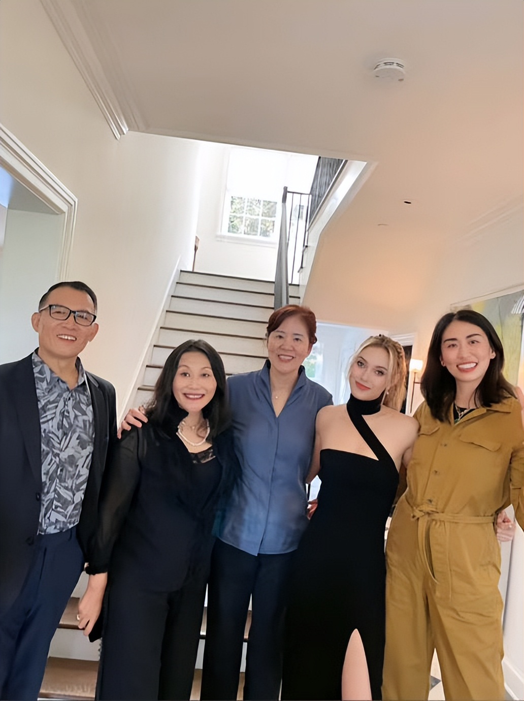 Lang Ping lives happily in America!10 years younger, with Gu Ailing's ...