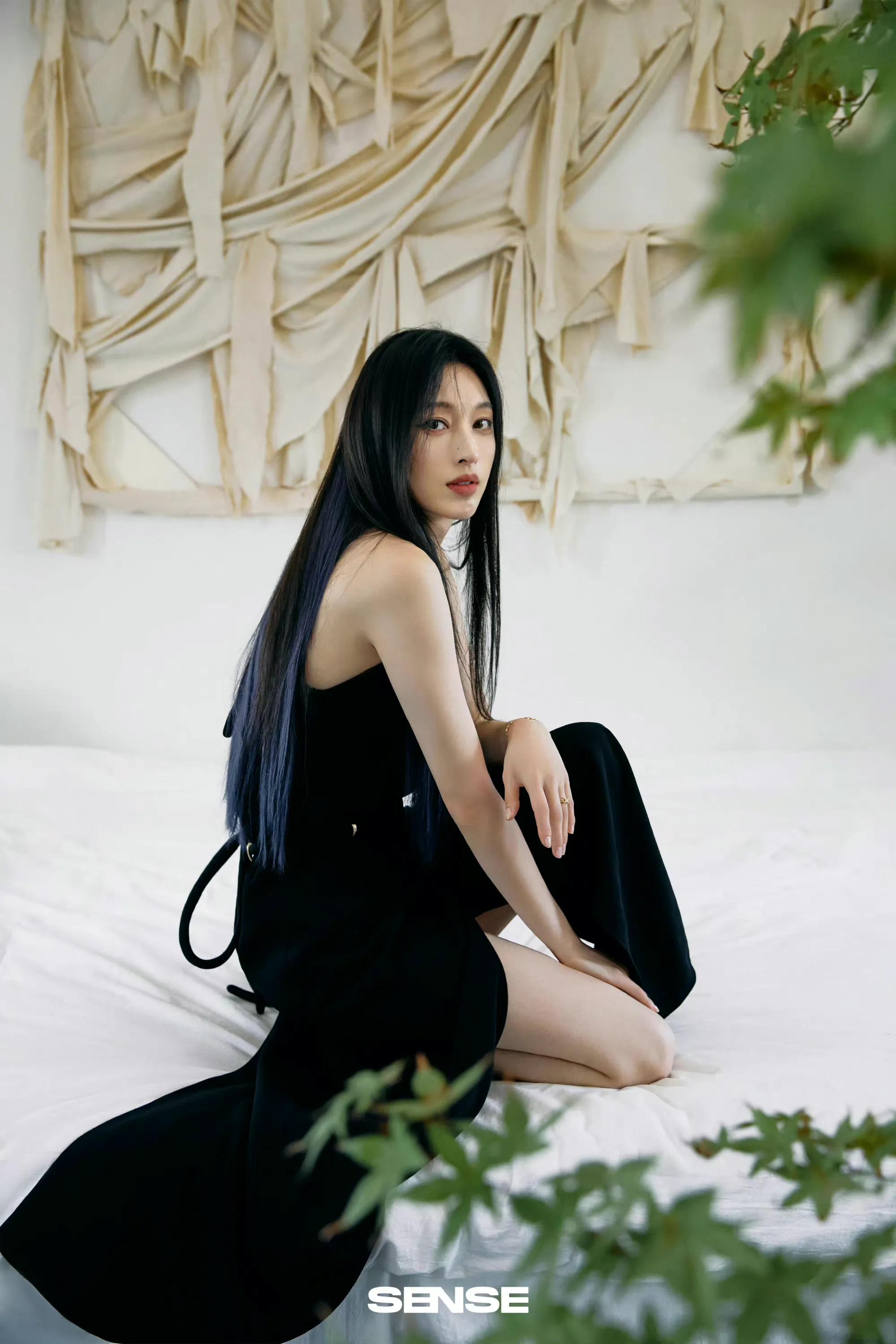 Tall Goddess - iNEWS