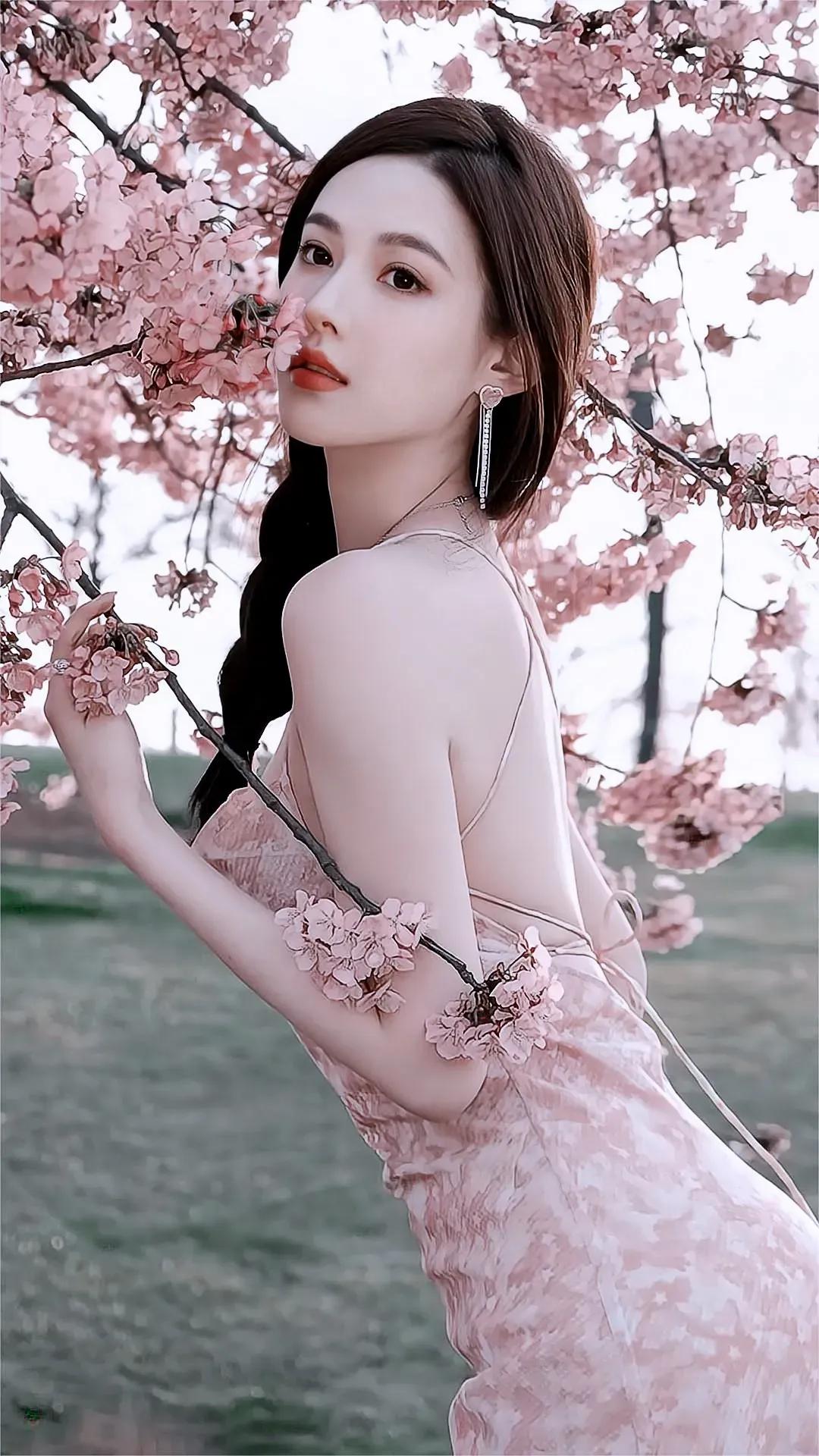 Bai Xueyang's Spring Biography of Pan Yu'er - iNEWS