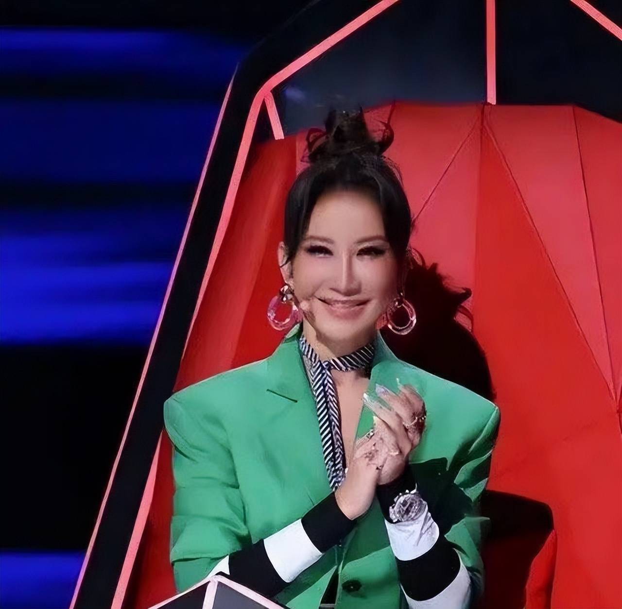 Jin Xing first supported Coco Lee, and then posted again, with ...