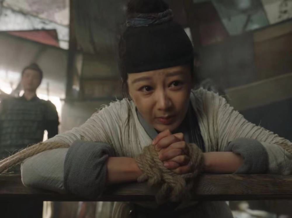 Yang Zi responded: The facial features are flying around, crying scenes ...