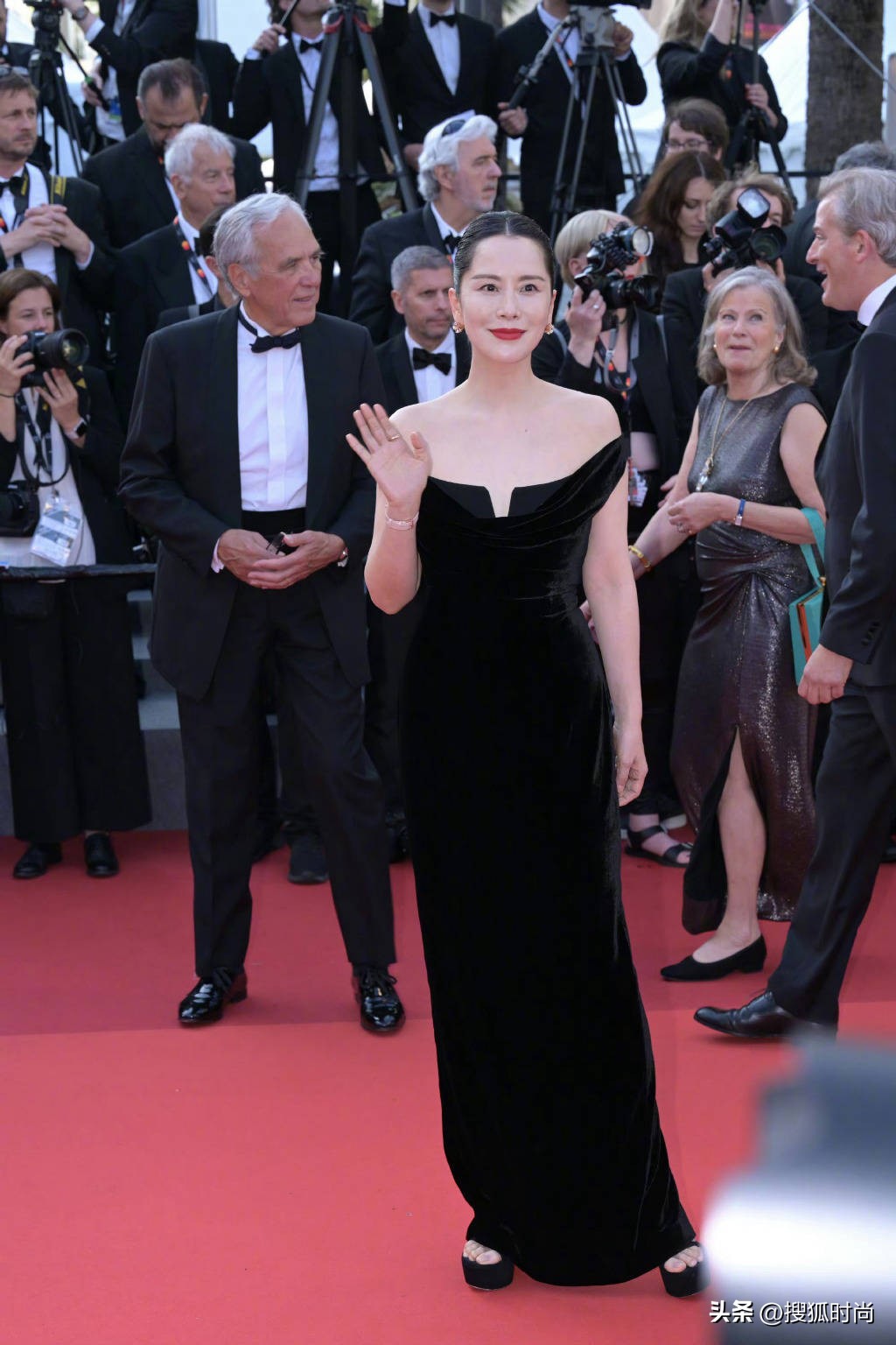 Who did the makeup for Hai Qing? Cannes red carpet accused of stiff ...