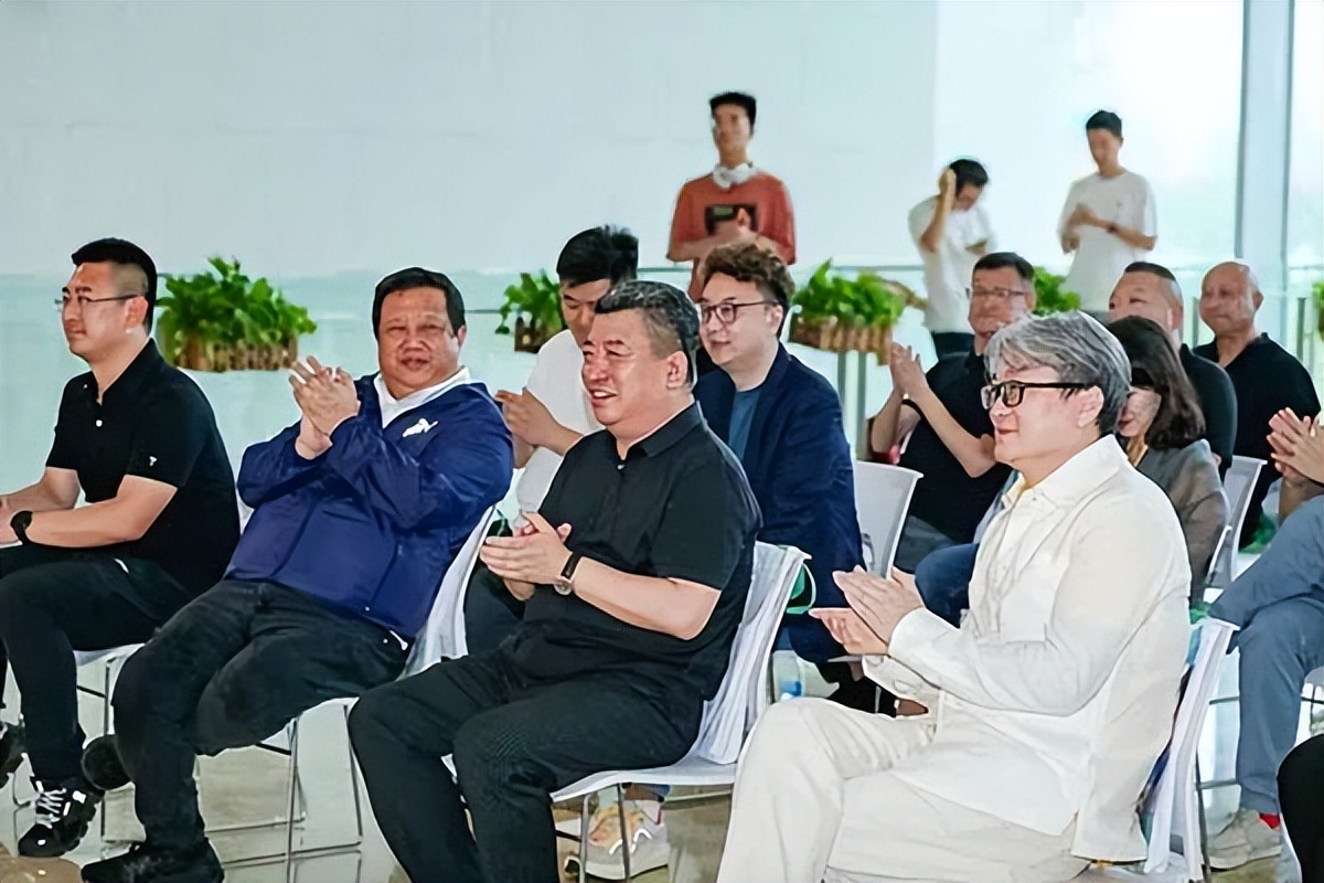 The Wind Blows the Earth——Wang Jianguo landed in Shanghai with his ...