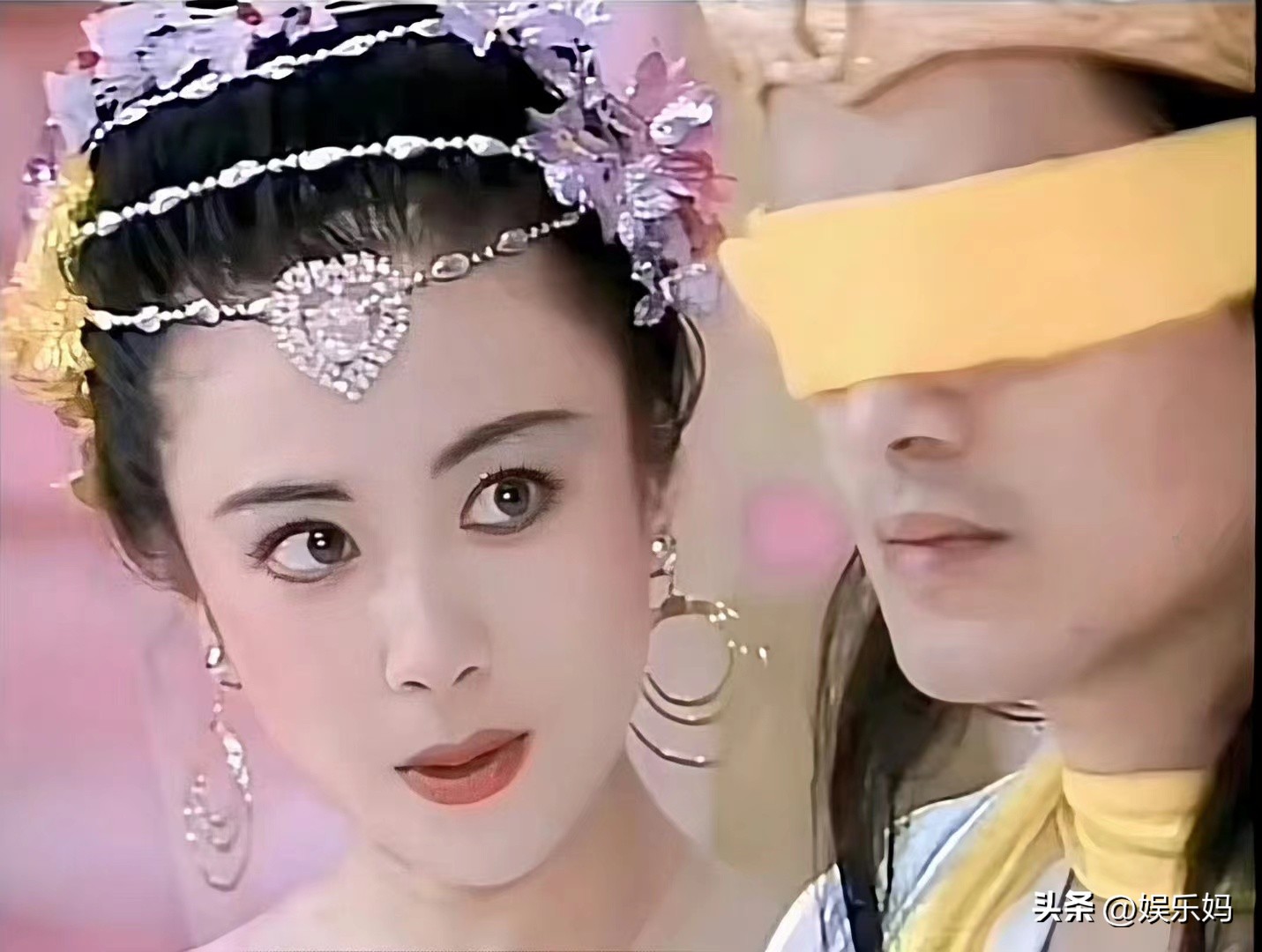 Yao Di returned to play Daji, his face was so stiff that he looked like ...