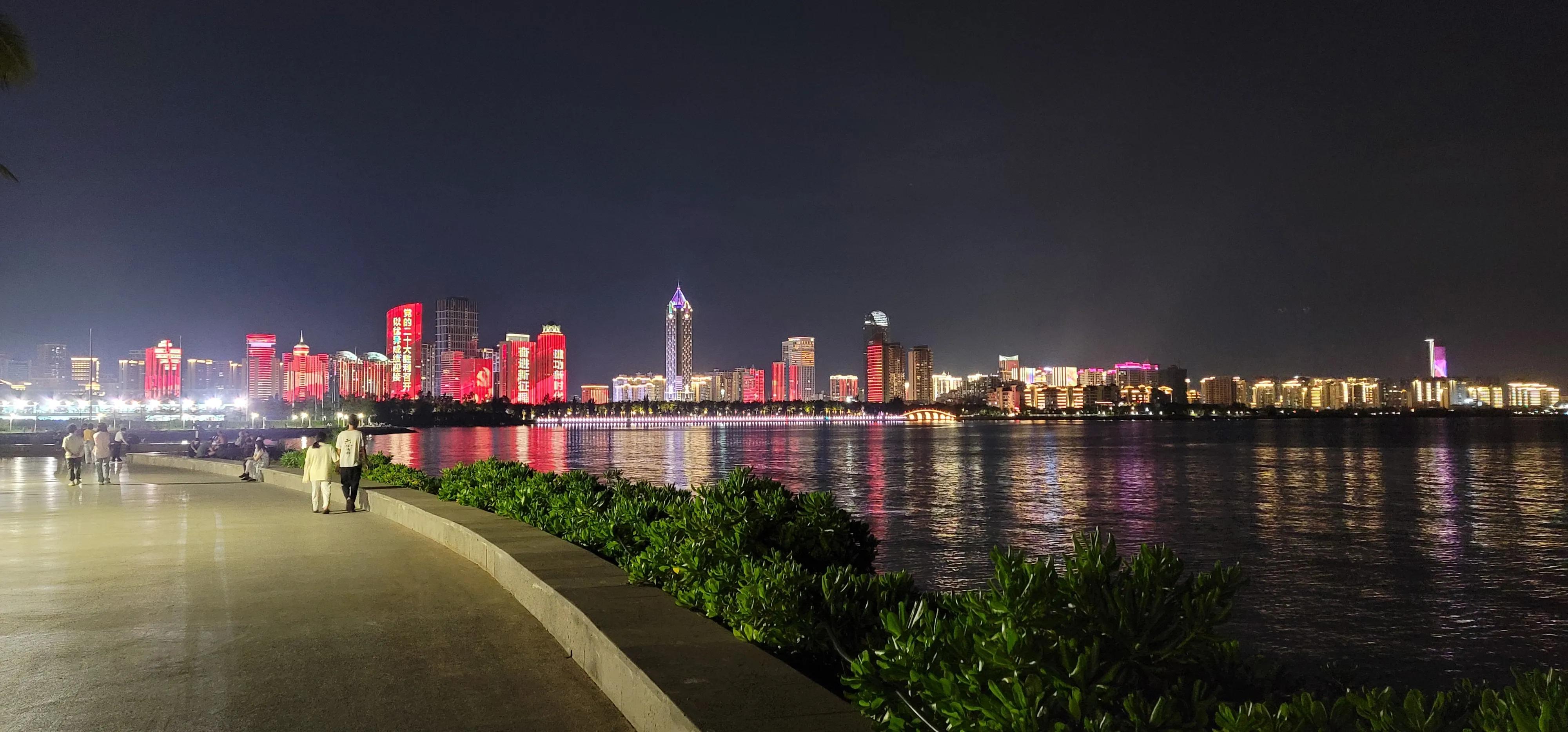 Beautiful Haikou Century Bridge, beautiful Century Park - iNEWS