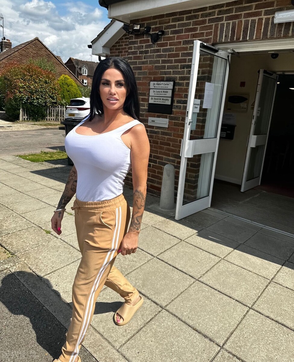 Katie Price shows off her grin to fans on TikTok - iNEWS