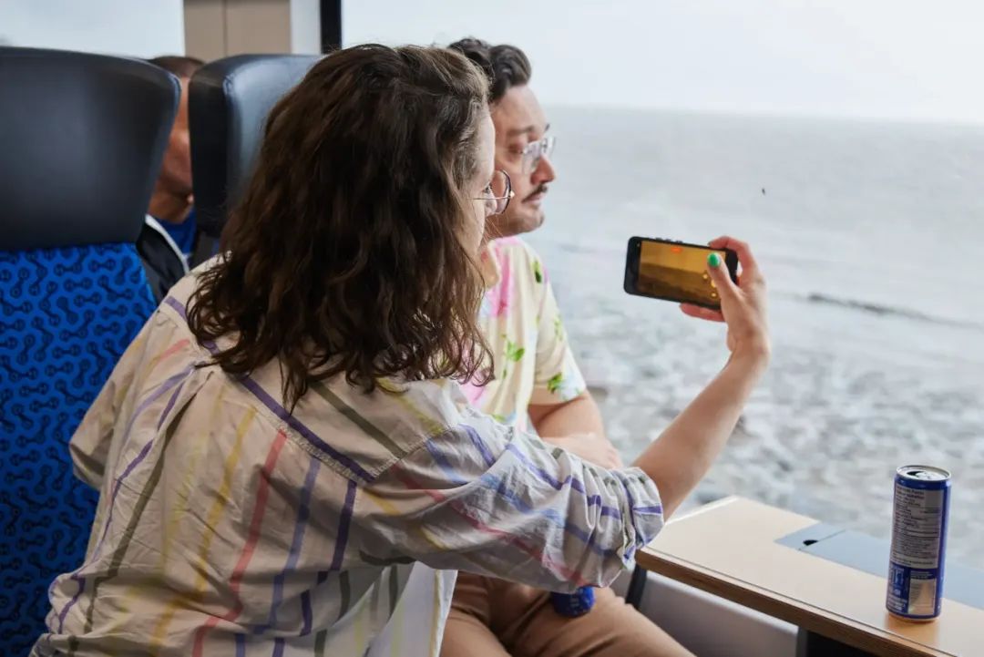 Hydrogen-powered passenger trains zip across North American tracks - iNEWS