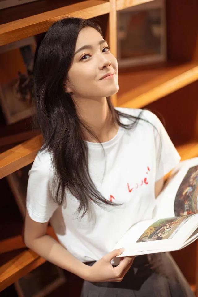 Young and beautiful beauty Zhuang Dafei, enjoy the beautiful pictures ...