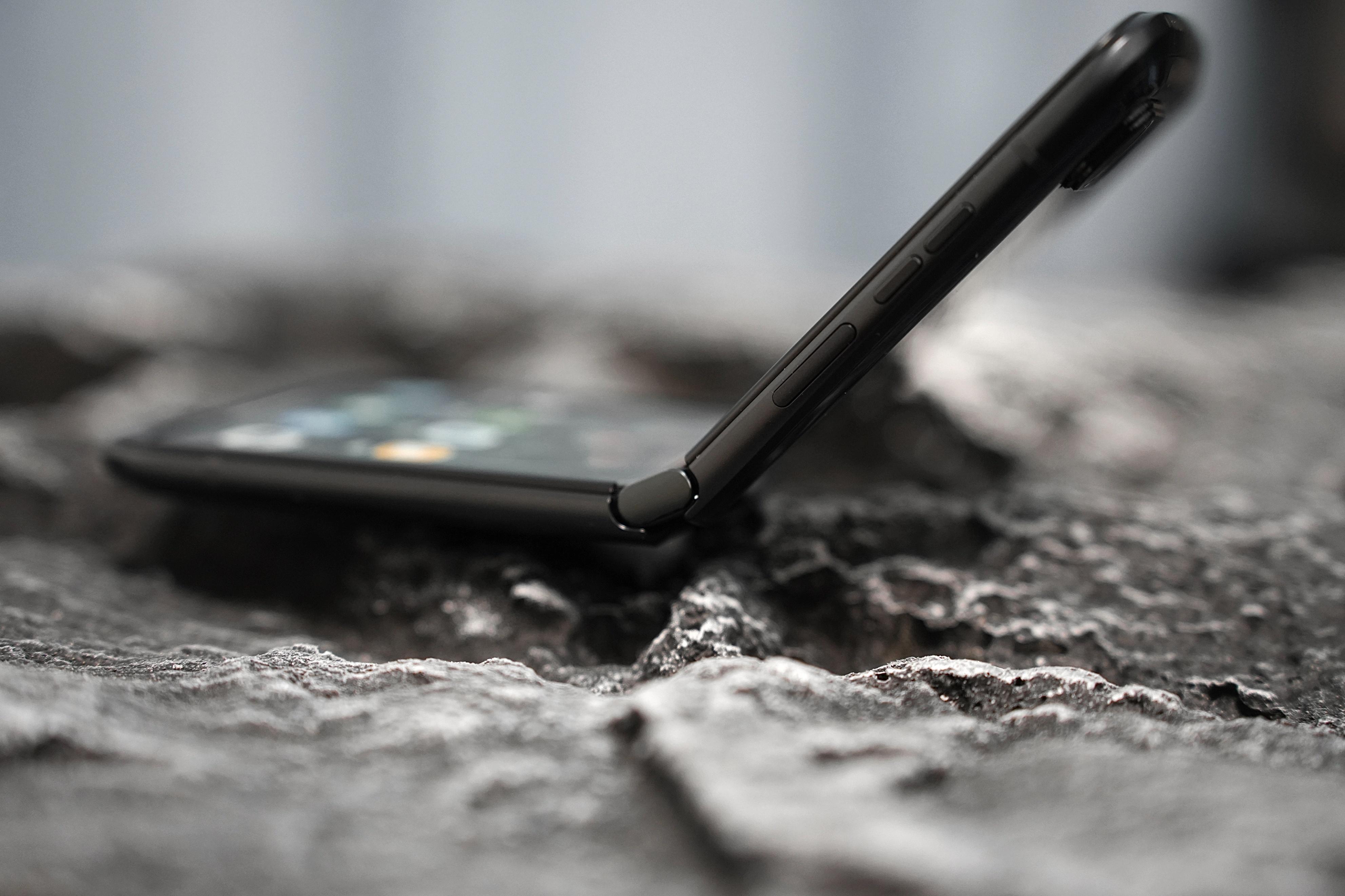 Apple has obtained a new patent for folding screens, and the vertical ...