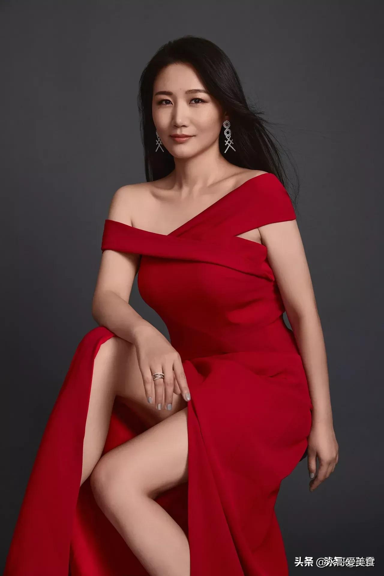 Sun Lu, a beauty healing singer, bright and moving, charming and ...