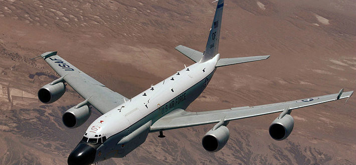 殲16「暴力噴射」RC135，美慘遭羞辱，落荒而逃！ - 資訊咖