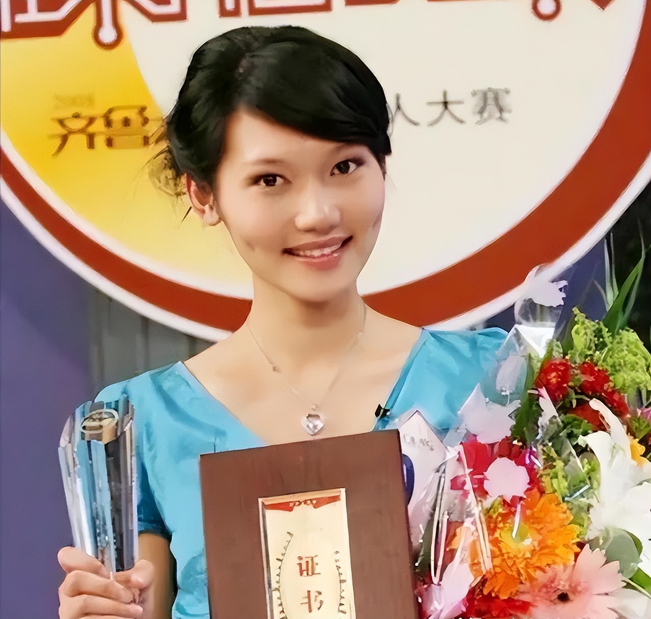 33-year-old CCTV anchor Long Yang: Self-disclosure is "Moonlight Clan ...