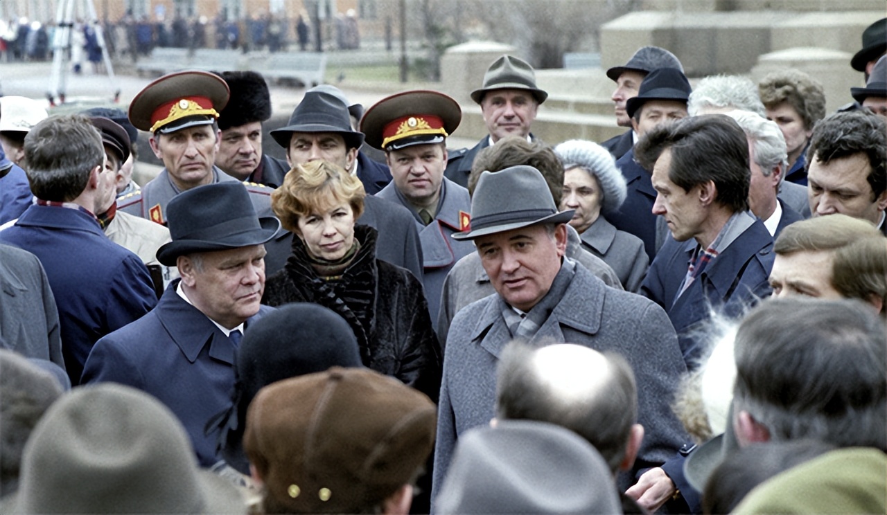 Gorbachev passed away, and the people commented on his merits and ...