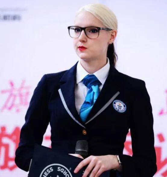 Sa Beining rarely posted a family photo! The big family is happy, the ...