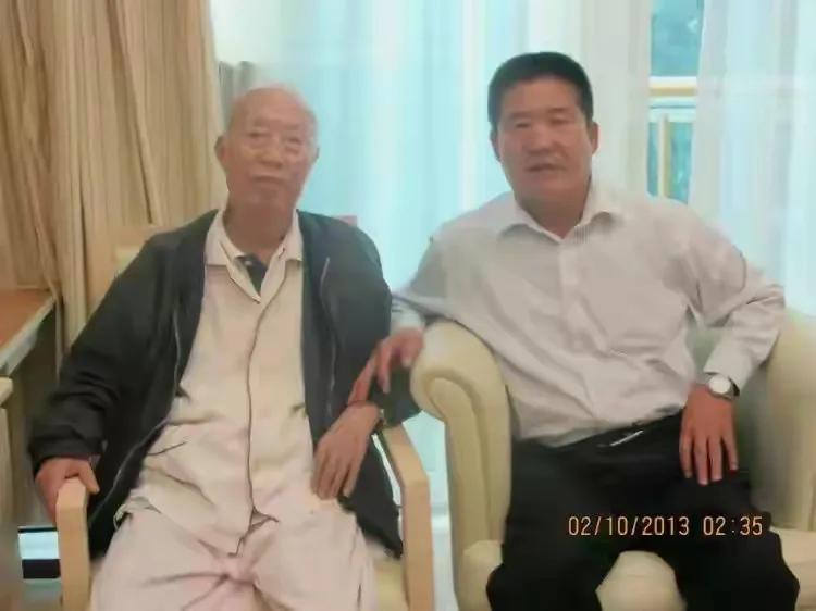 Only by persevering can we move the world (Liu Mao Calligraphy and ...