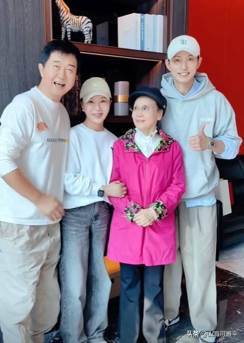 Li Guyi: First appearance after one year of retirement, in good health ...