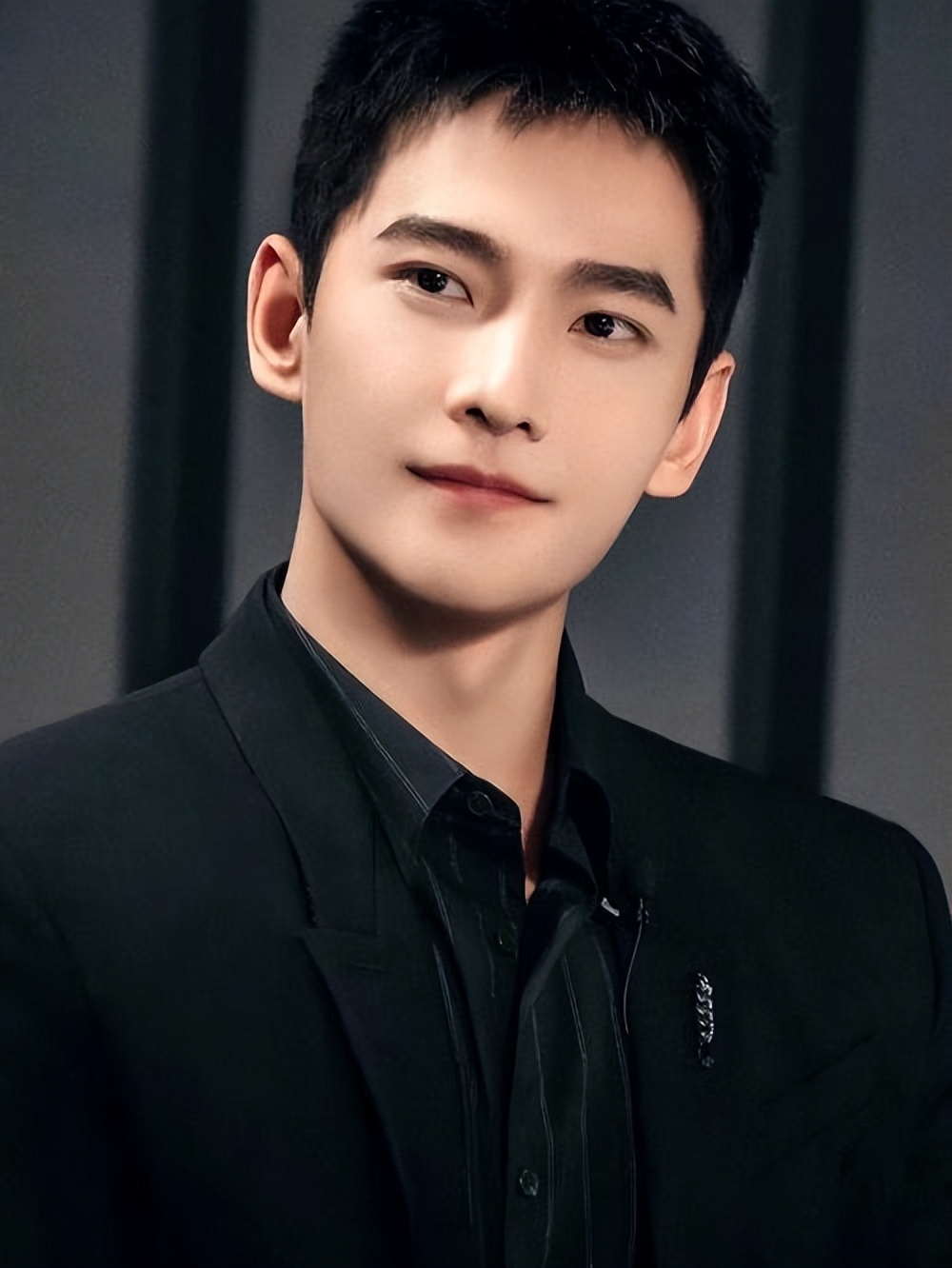 Yang Yang, who has no acting skills and no background, "lives on his ...