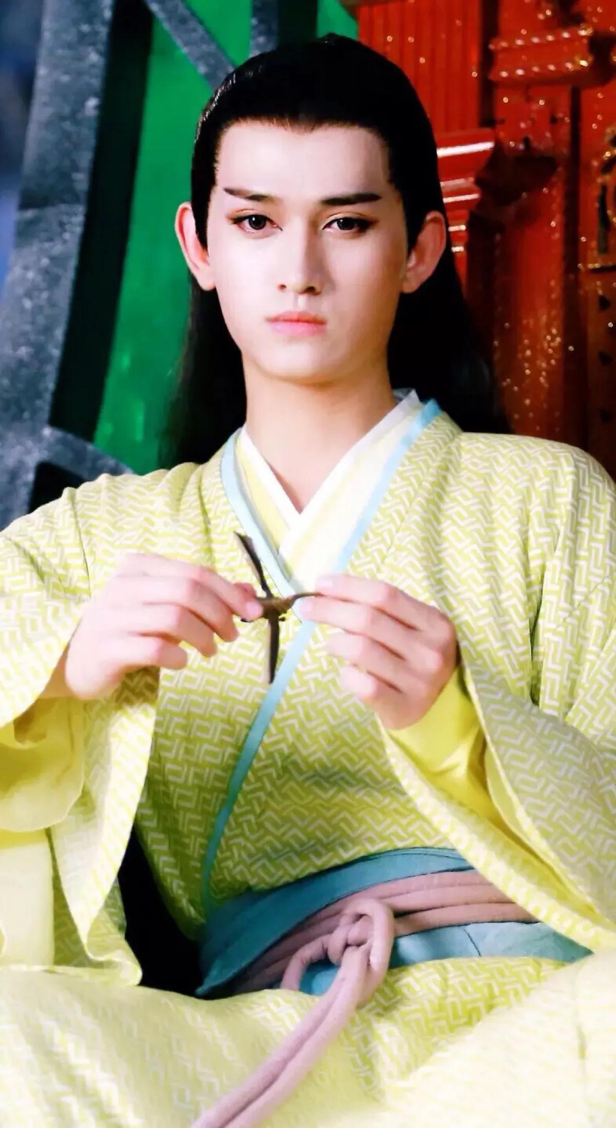 "Young man on Moshang, the son is unparalleled in the world." Take ...