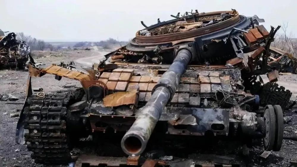 The Leopard 2 tank was severely damaged in the Russian-Ukrainian ...
