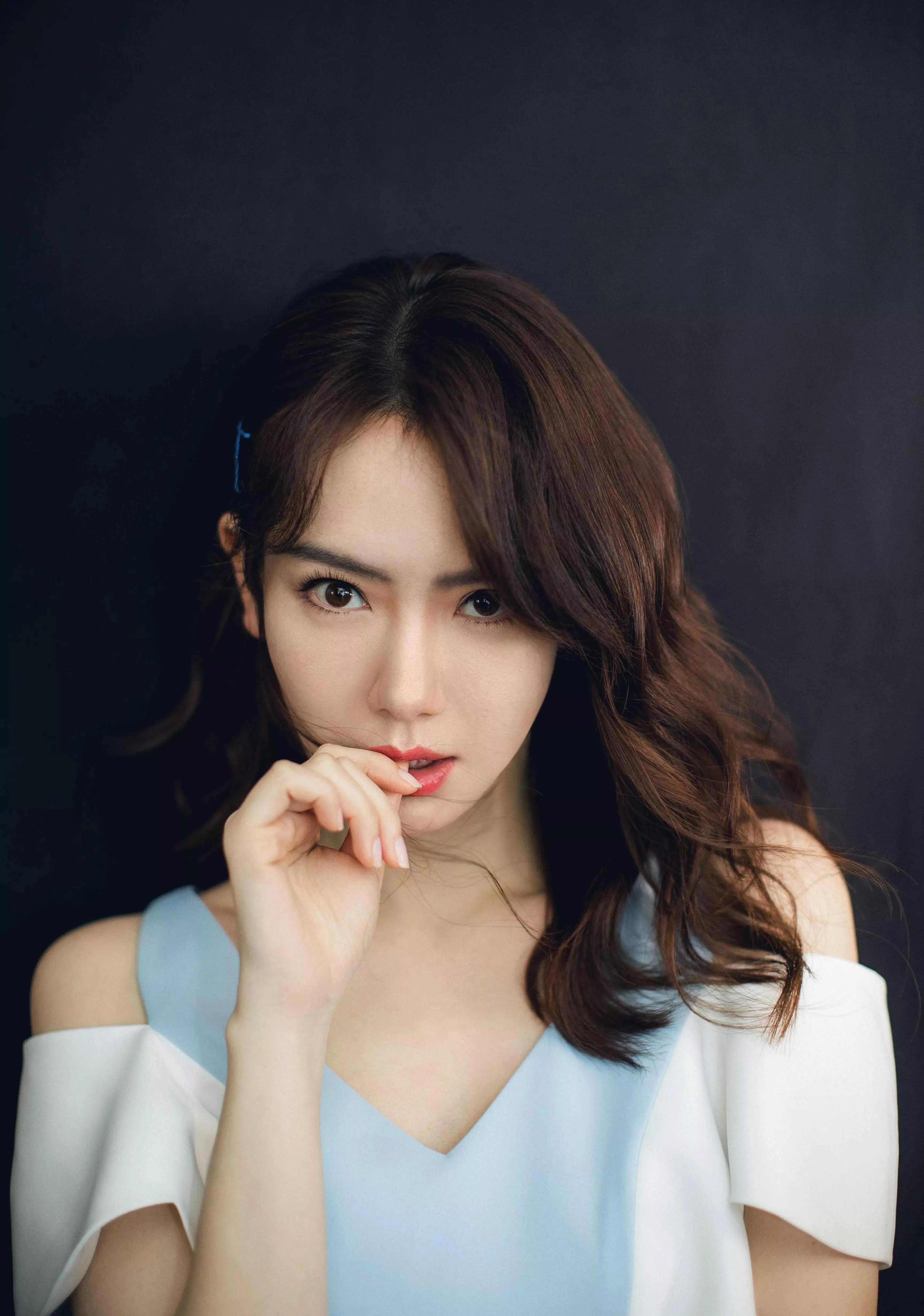 Beautiful and seductive Qi Wei - iMedia