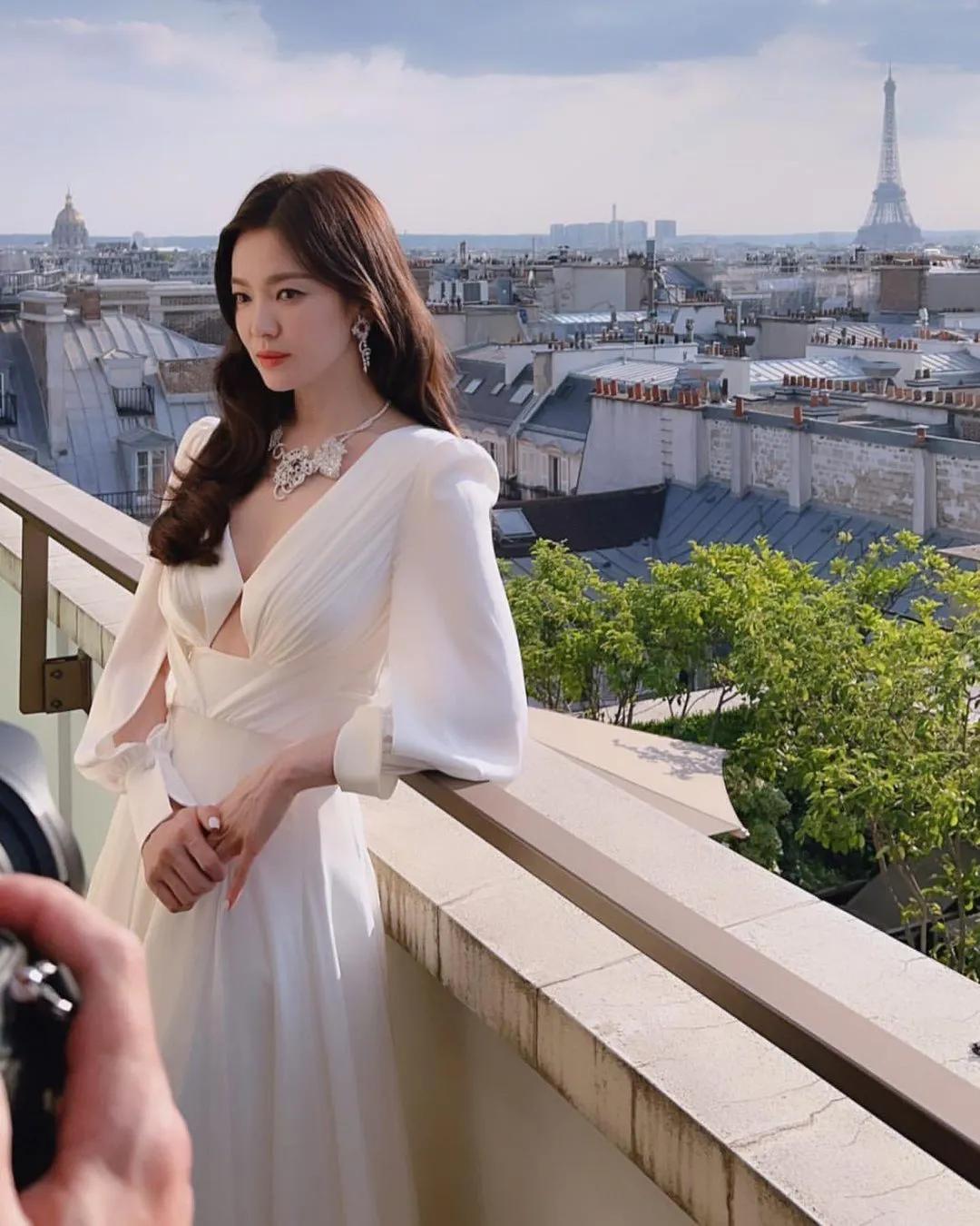 Ms. Qiao, who is beautiful and open at the Chaumet dinner in Paris, is ...