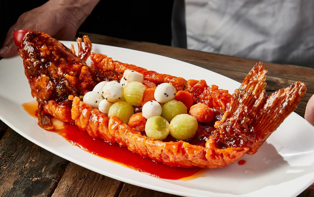 How elaborate can a table of traditional Henan cuisine be? - iNEWS