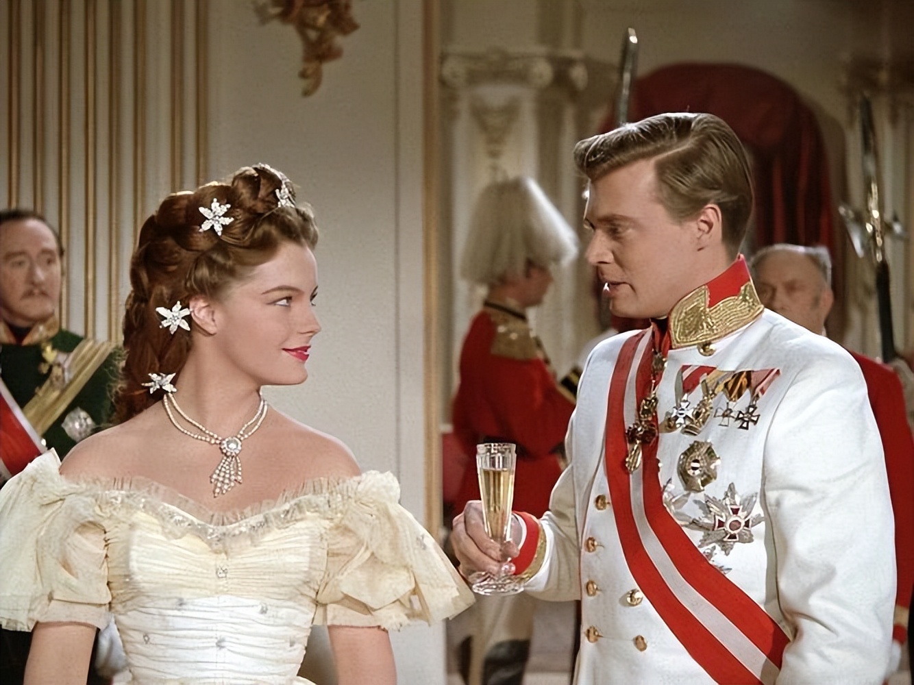 Breaking through the shackles: Princess Sissi's shackles in the palace ...