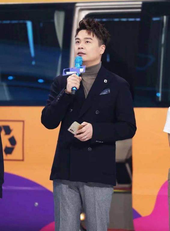 The host Shen Tao was promoted to become a father, and fans "give gifts ...