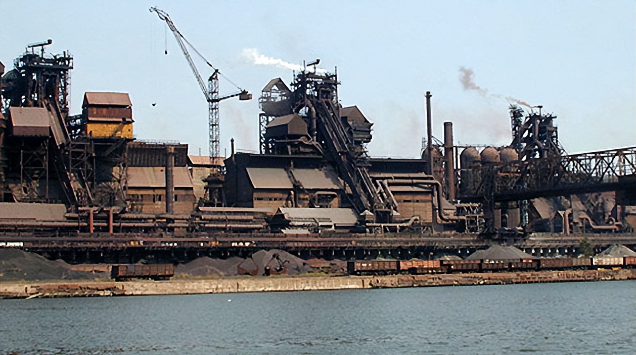 Mariupol "Azov Steel Plant" - a "chicken that lays the golden egg" - iNEWS