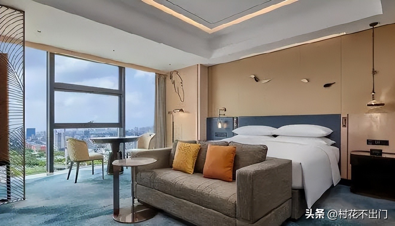 What can I do with a 4-hour "hourly room"?Aunt complains: too hard to ...
