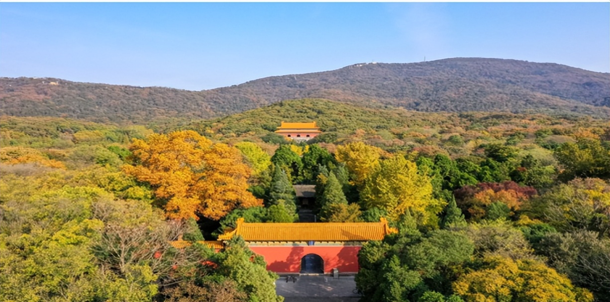 After Zhu Yuanzhang died, he was buried in the Xiaoling Mausoleum of ...