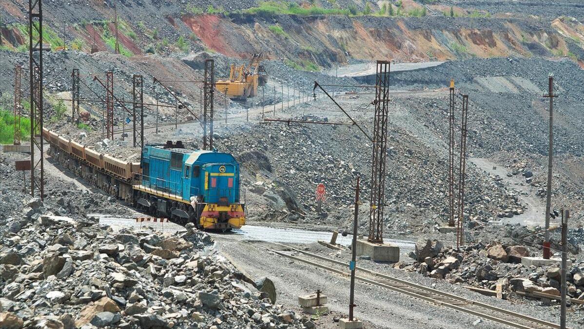 Bolivia is sitting on a huge iron mine and wants to export it to "iron ...