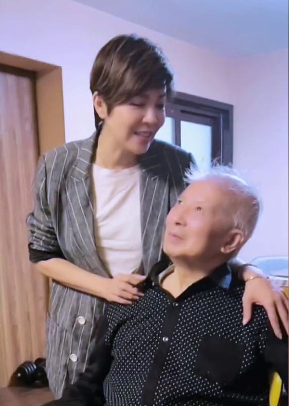 Hang Tianqi: Expressing filial piety through singing - iNEWS