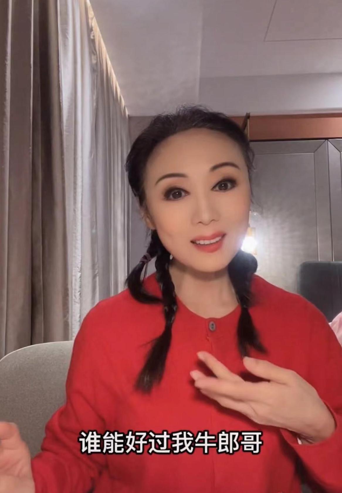 60-year-old Wu Qiong's recent photos spark controversy!Wearing exaggerated heavy makeup and ...
